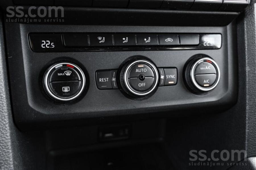 Blue Volkswagen Amarok 2018 in Riga, with an engine capacity of 3.00 L and mileage of 239 thousand km for 21850 €, photo 18 on AUTOMOTO.COM.LV