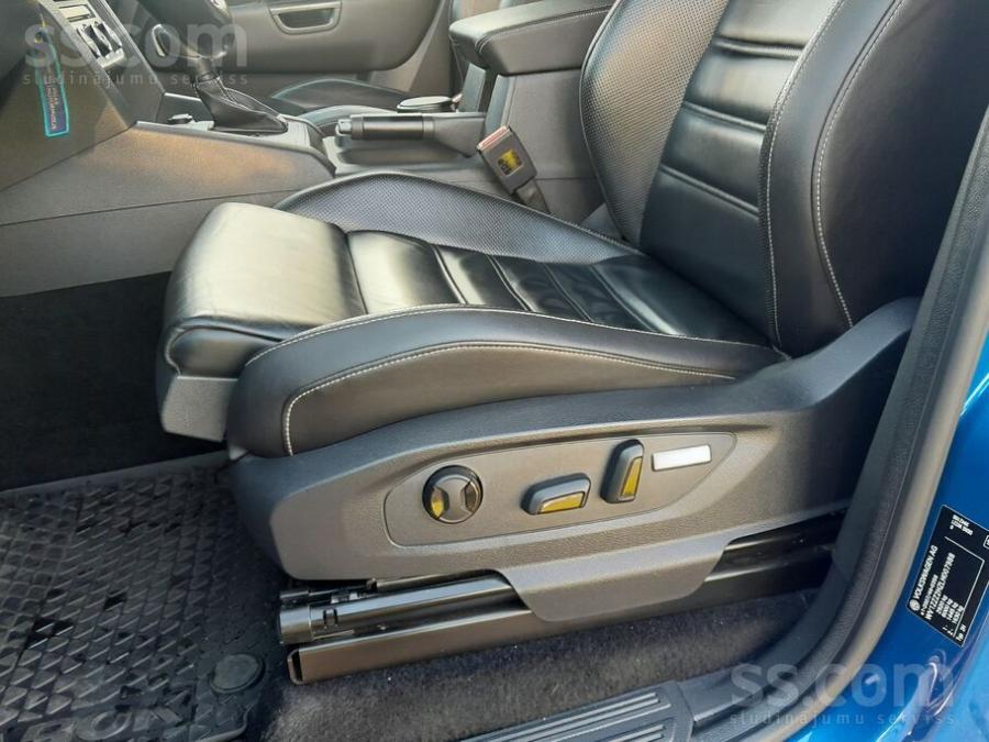 Blue Volkswagen Amarok 2020 in Ventspils, with an engine capacity of 3.00 L and mileage of 220 thousand km for 24550 €, photo 10 on AUTOMOTO.COM.LV
