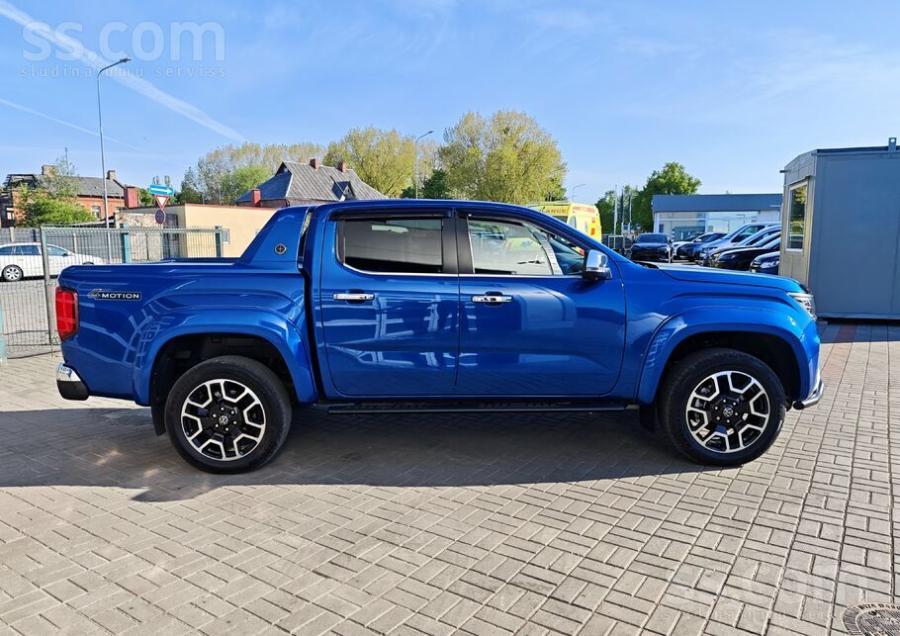Blue Volkswagen Amarok 2023 in Liepaja, with an engine capacity of 3.00 L and mileage of 40 thousand km for 48000 €, photo 7 on AUTOMOTO.COM.LV