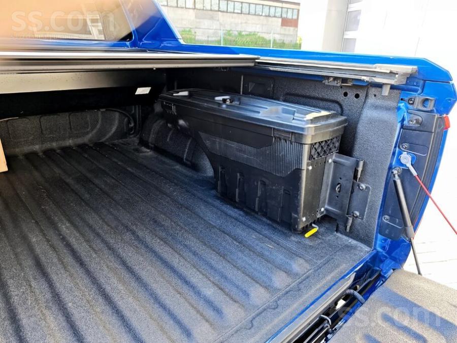 Blue Volkswagen Amarok 2023 in Liepaja, with an engine capacity of 3.00 L and mileage of 40 thousand km for 48000 €, photo 16 on AUTOMOTO.COM.LV