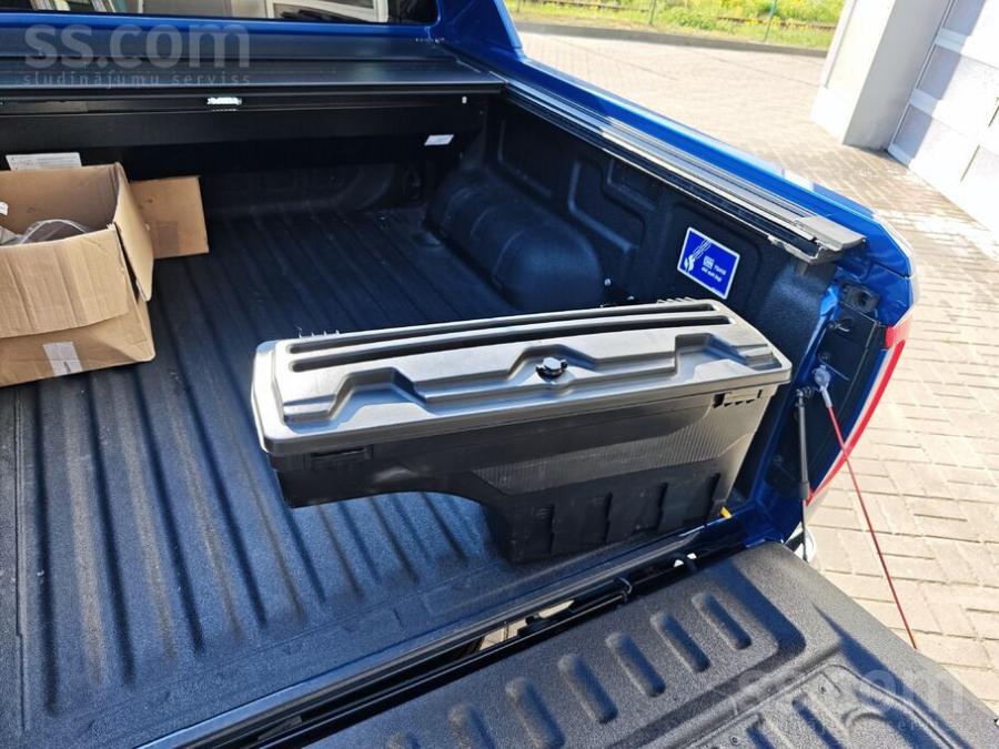 Blue Volkswagen Amarok 2023 in Liepaja, with an engine capacity of 3.00 L and mileage of 40 thousand km for 48000 €, photo 17 on AUTOMOTO.COM.LV