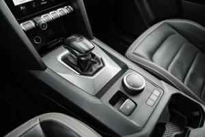 Blue Volkswagen Amarok 2024 in Marupe, with an engine capacity of 3.00 L and mileage of 80 thousand km for 42900 €, photo 20 on AUTOMOTO.COM.LV