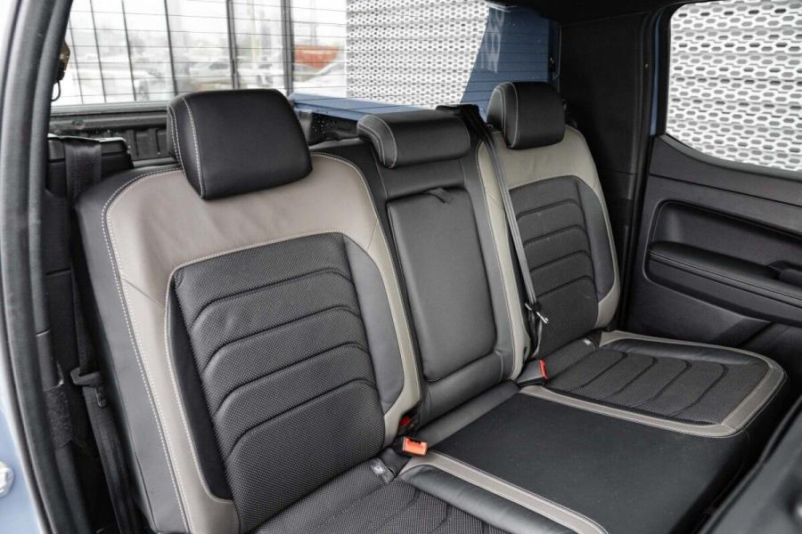 Blue Volkswagen Amarok 2024 in Marupe, with an engine capacity of 3.00 L and mileage of 80 thousand km for 42900 €, photo 21 on AUTOMOTO.COM.LV