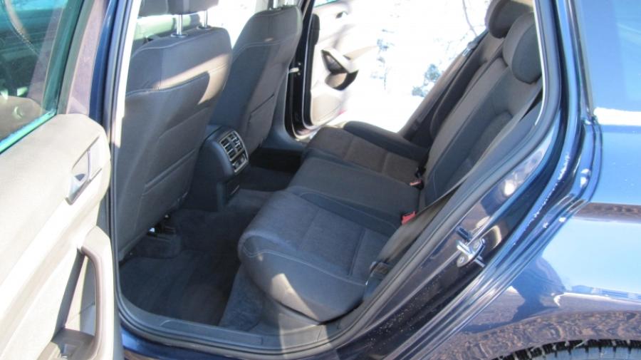 Blue Volkswagen Amarok 2015 in Riga, with an engine capacity of 2.00 L and mileage of 410 thousand km for 6950 €, photo 15 on AUTOMOTO.COM.LV