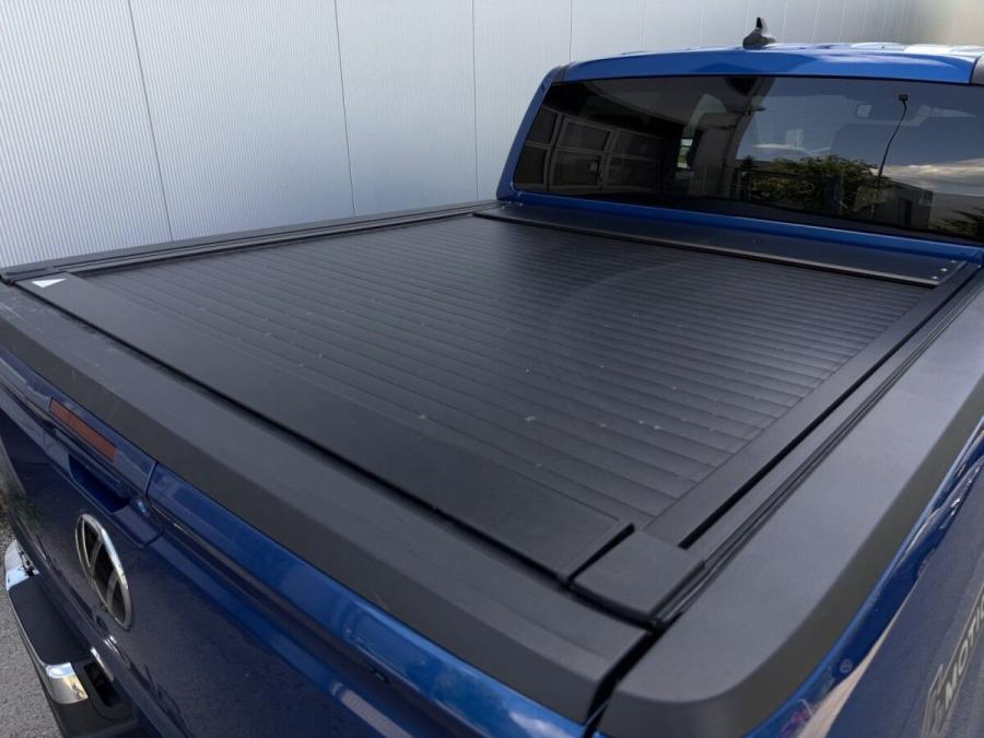 Blue Volkswagen Amarok 2024 in Parnu, with an engine capacity of 3.00 L and mileage of 99 thousand km for 47900 €, photo 6 on AUTOMOTO.COM.LV