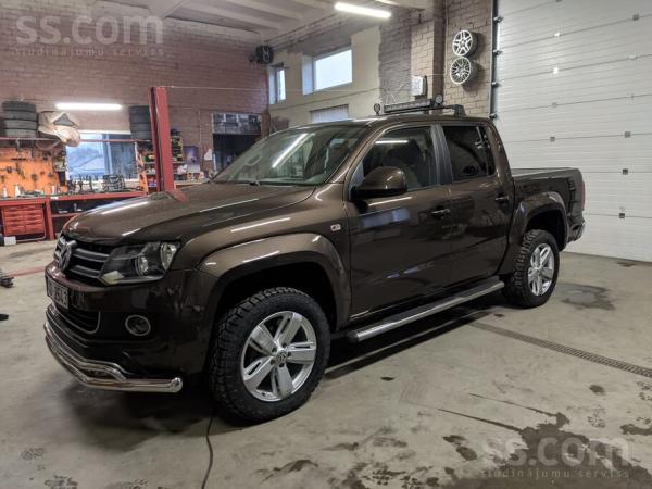 Brown Volkswagen Amarok 2012 in Jelgava, with an engine capacity of 2.00 L and mileage of 308 thousand km for 10000 €, photo 1 on AUTOMOTO.COM.LV