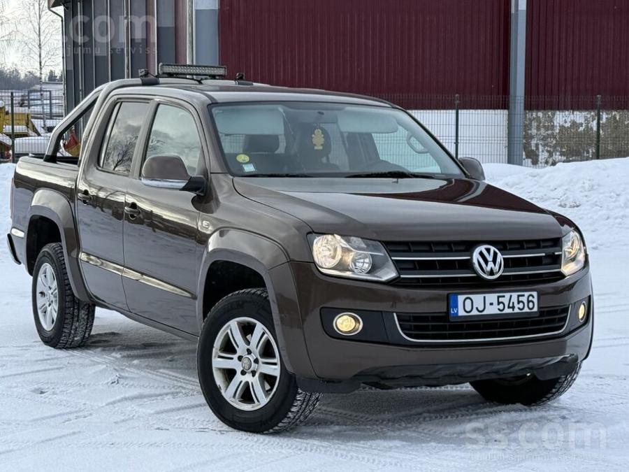 Brown Volkswagen Amarok 2012 in Aizkraukle, with an engine capacity of 2.00 L and mileage of 273 thousand km for 12470 €, photo 1 on AUTOMOTO.COM.LV