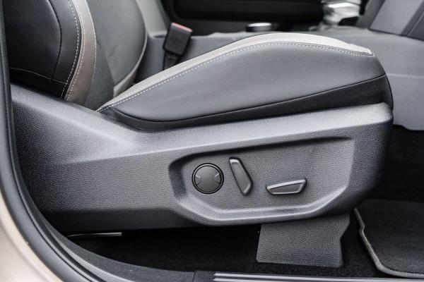 Brūns Volkswagen Amarok 2025 Rīga, ar dzinēja tilpumu 3.00 L un nobraukumu 14 tūkst. km par 53900 €, foto 7 vietnē AUTOMOTO.COM.LV