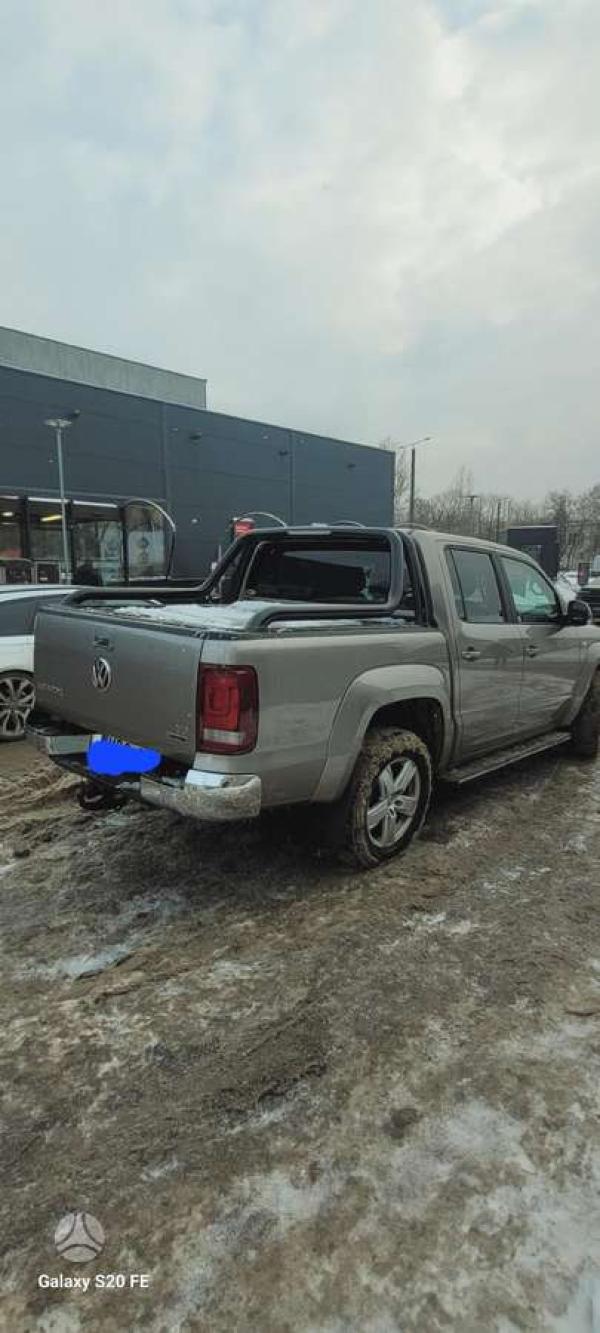 Brown Volkswagen Amarok 2018 in Vilnius, with an engine capacity of 2.97 L and mileage of 240 thousand km for 17500 €, photo 4 on AUTOMOTO.COM.LV