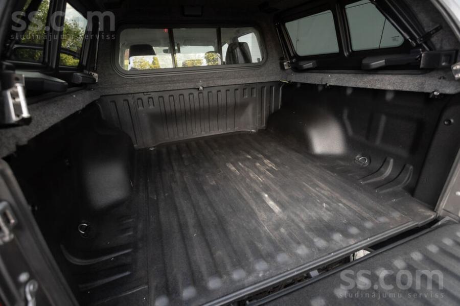 Brown Volkswagen Amarok 2019 in Riga, with an engine capacity of 3.00 L and mileage of 0 thousand km for 23700 €, photo 15 on AUTOMOTO.COM.LV