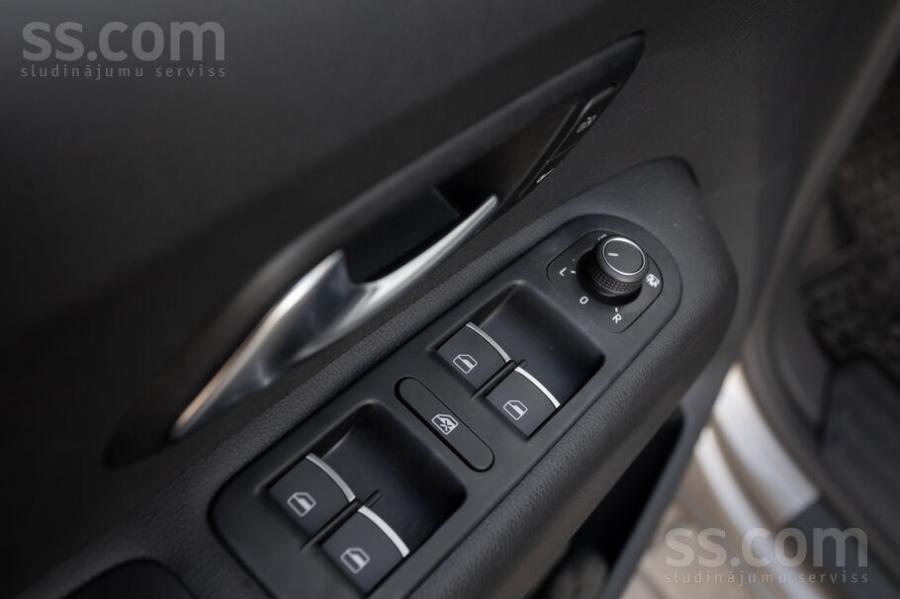 Brown Volkswagen Amarok 2019 in Riga, with an engine capacity of 3.00 L and mileage of 0 thousand km for 23700 €, photo 19 on AUTOMOTO.COM.LV