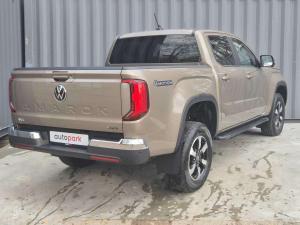 Brown Volkswagen Amarok 2024 in Vilnius, with an engine capacity of 2.99 L and mileage of 9 thousand km for 43900 €, photo 4 on AUTOMOTO.COM.LV