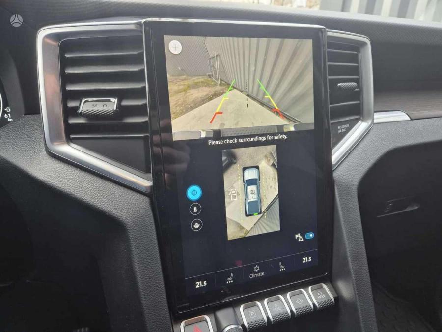 Brown Volkswagen Amarok 2024 in Vilnius, with an engine capacity of 2.99 L and mileage of 9 thousand km for 43900 €, photo 13 on AUTOMOTO.COM.LV