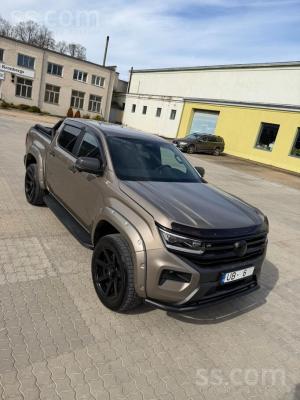 Brūns Volkswagen Amarok 2024 Kuldīga, ar dzinēja tilpumu 3.00 L un nobraukumu 86 tūkst. km par 49400 €, foto  vietnē AUTOMOTO.COM.LV