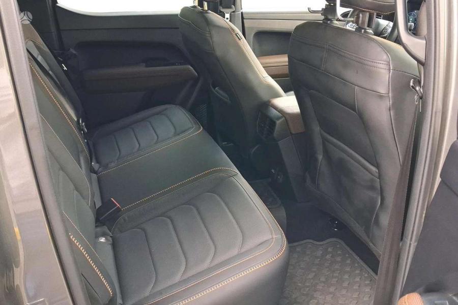 Brown Volkswagen Amarok 2024 in Klaipeda, with an engine capacity of 2.99 L and mileage of 24 thousand km for 57000 €, photo 9 on AUTOMOTO.COM.LV