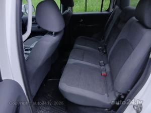 Volkswagen Amarok 2013 in Tartu, with an engine capacity of 2.00 L and mileage of 400 thousand km for 6820 €, photo 6 on AUTOMOTO.COM.LV
