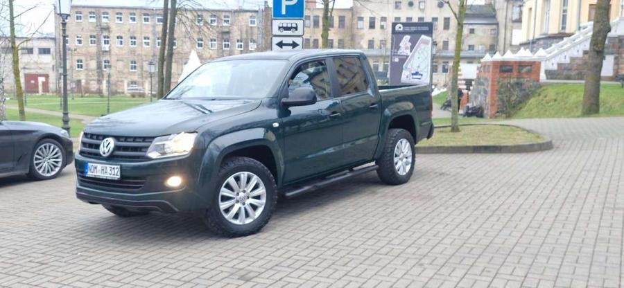 Green Volkswagen Amarok 2014 in Kelme, with an engine capacity of 2.00 L and mileage of 247 thousand km for 10900 €, photo 3 on AUTOMOTO.COM.LV