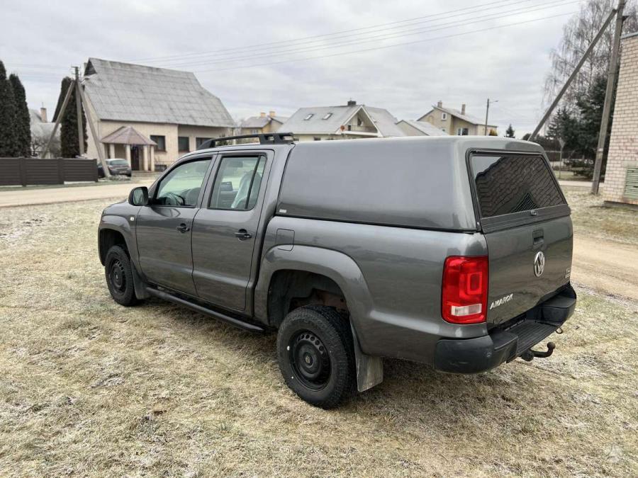 Grey Volkswagen Amarok 2011 in Utena, with an engine capacity of 2.00 L and mileage of 183 thousand km for 8750 €, photo 4 on AUTOMOTO.COM.LV