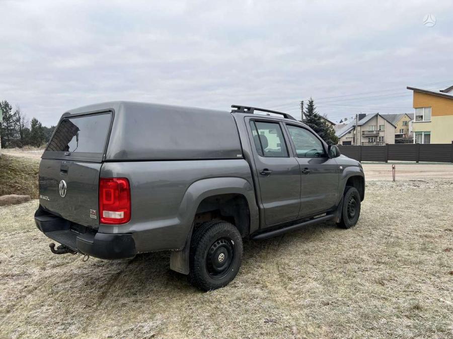 Grey Volkswagen Amarok 2011 in Utena, with an engine capacity of 2.00 L and mileage of 183 thousand km for 8750 €, photo 6 on AUTOMOTO.COM.LV