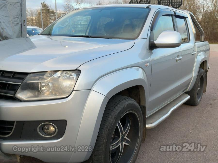 Pelēks Volkswagen Amarok 2011 Tallina, ar dzinēja tilpumu 2.00 L un nobraukumu 306 tūkst. km par 9900 €, foto 1 vietnē AUTOMOTO.COM.LV