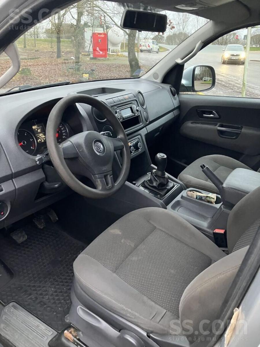 Pelēks Volkswagen Amarok 2012 Valmiera, ar dzinēja tilpumu 2.00 L un nobraukumu 517 tūkst. km par 4900 €, foto 6 vietnē AUTOMOTO.COM.LV