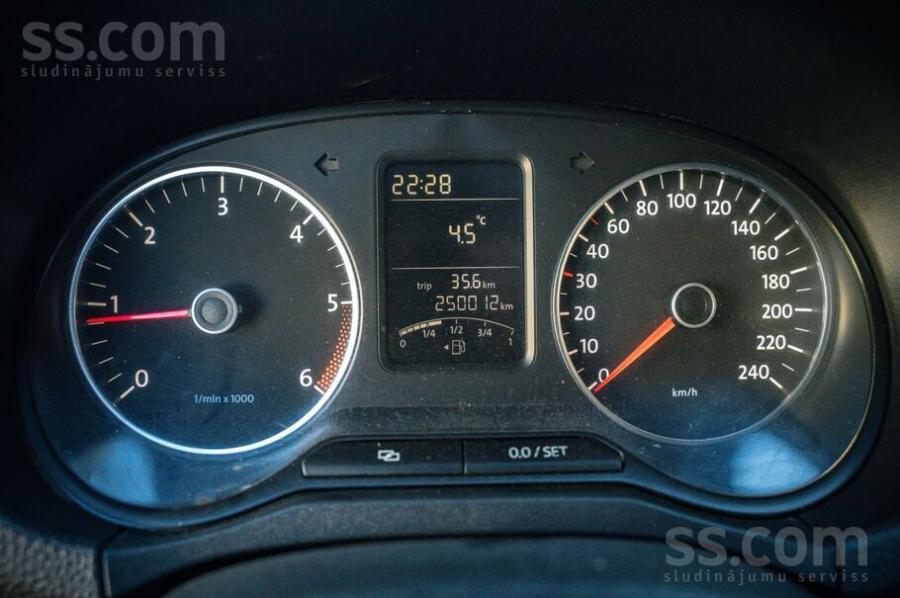 Pelēks Volkswagen Amarok 2012 Rīga, ar dzinēja tilpumu 2.00 L un nobraukumu 0 tūkst. km par 6990 €, foto 16 vietnē AUTOMOTO.COM.LV
