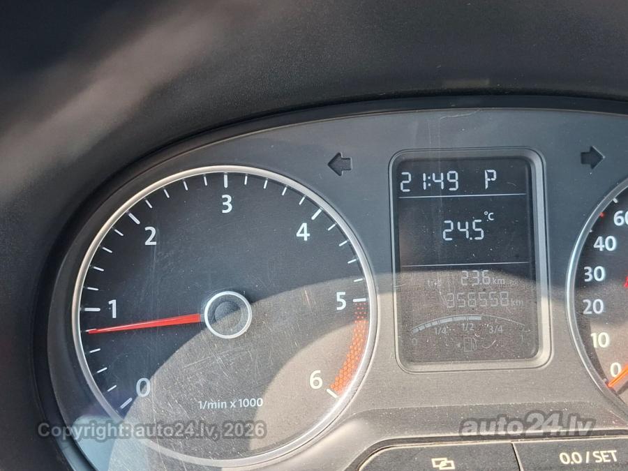 Grey Volkswagen Amarok 2013 in Rakvere, with an engine capacity of 2.00 L and mileage of 357 thousand km for 14000 €, photo 16 on AUTOMOTO.COM.LV