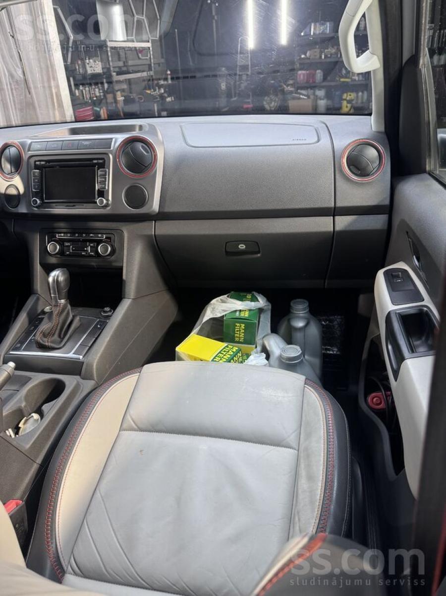 Pelēks Volkswagen Amarok 2014 Jelgava, ar dzinēja tilpumu 2.00 L un nobraukumu 288 tūkst. km par 14500 €, foto 5 vietnē AUTOMOTO.COM.LV