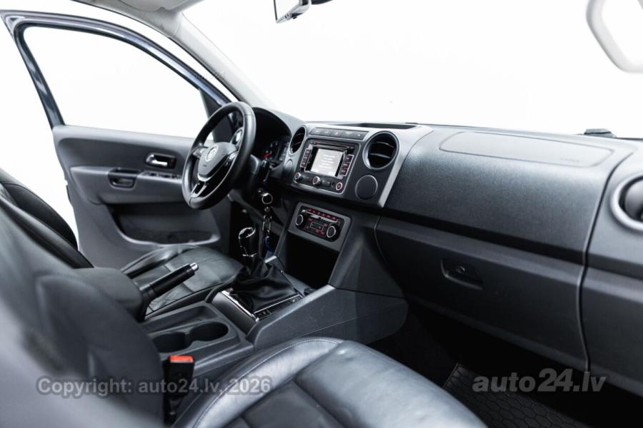 Pelēks Volkswagen Amarok 2015 Tallina, ar dzinēja tilpumu 2.00 L un nobraukumu 224 tūkst. km par 13999 €, foto 10 vietnē AUTOMOTO.COM.LV
