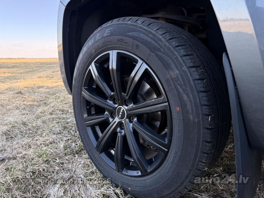 Grey Volkswagen Amarok 2015 in Rapla, with an engine capacity of 2.00 L and mileage of 279 thousand km for 12500 €, photo 9 on AUTOMOTO.COM.LV