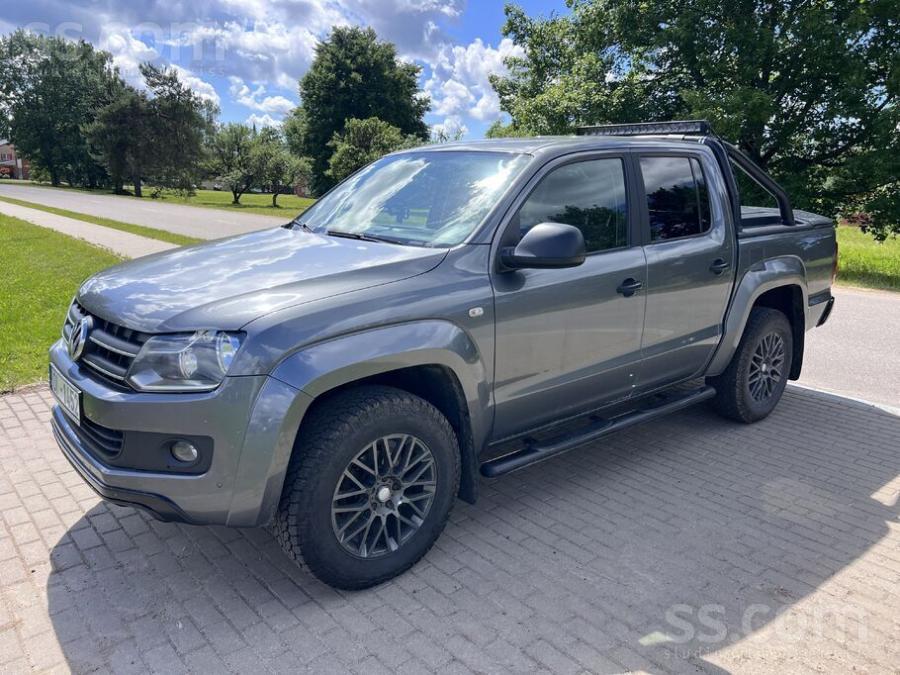 Pelēks Volkswagen Amarok 2015 Limbaži, ar dzinēja tilpumu 2.00 L un nobraukumu 357 tūkst. km par 13550 €, foto 1 vietnē AUTOMOTO.COM.LV