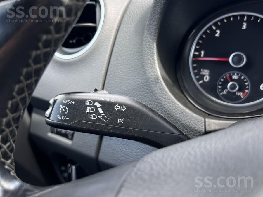 Pelēks Volkswagen Amarok 2015 Limbaži, ar dzinēja tilpumu 2.00 L un nobraukumu 357 tūkst. km par 13550 €, foto 19 vietnē AUTOMOTO.COM.LV