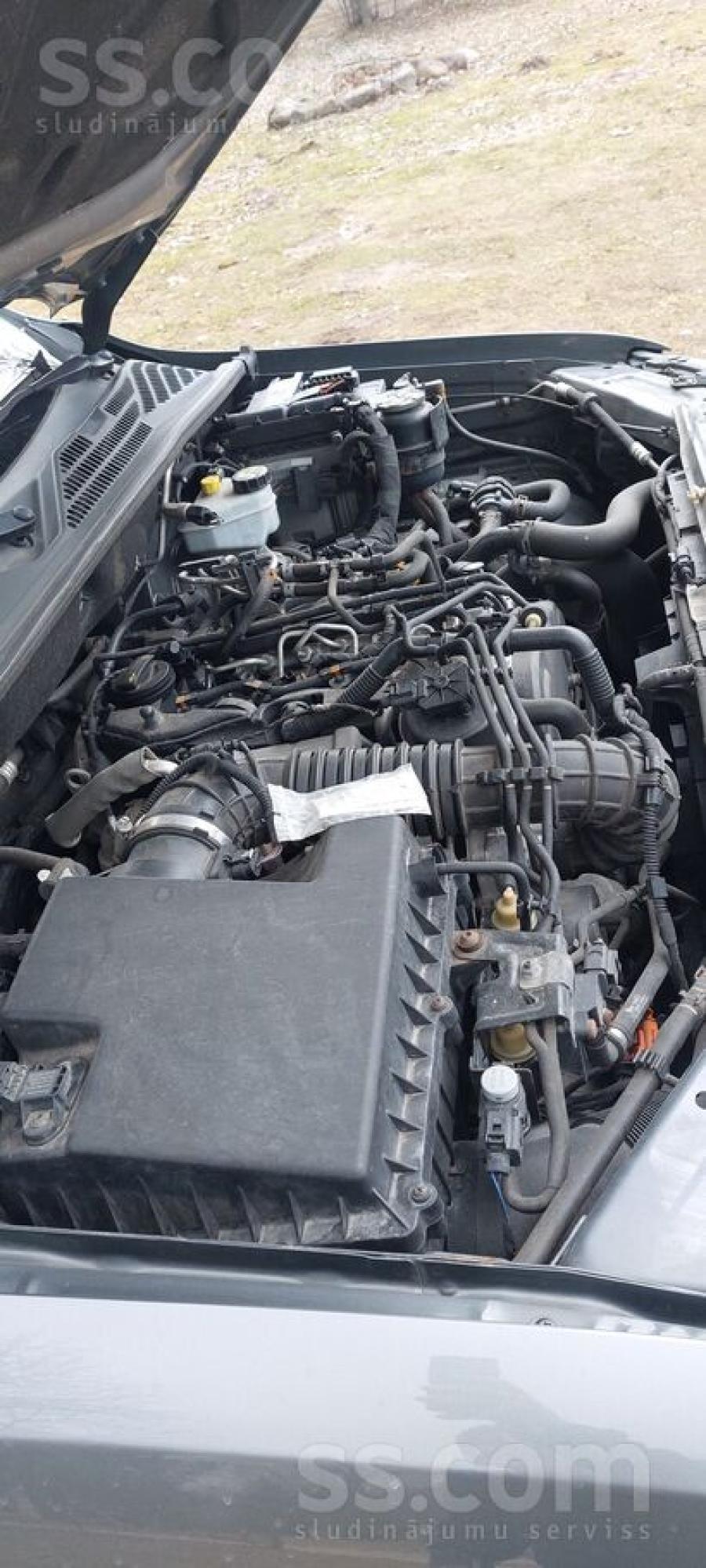 Pelēks Volkswagen Amarok 2015 Kuldīga, ar dzinēja tilpumu 2.00 L un nobraukumu 225 tūkst. km par 14900 €, foto 18 vietnē AUTOMOTO.COM.LV