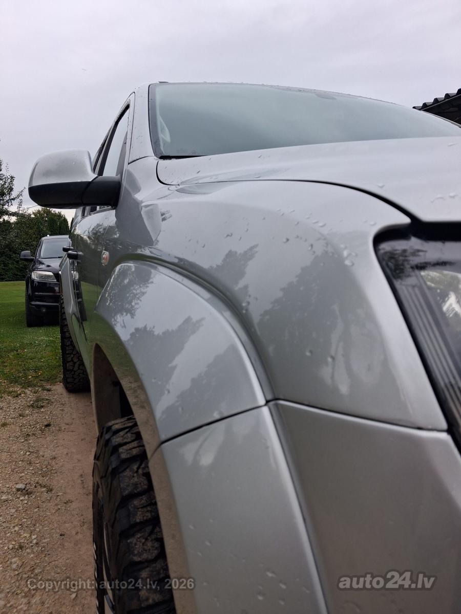 Grey Volkswagen Amarok 2015 in Tallinn, with an engine capacity of 2.00 L and mileage of 268 thousand km for 14900 €, photo 9 on AUTOMOTO.COM.LV