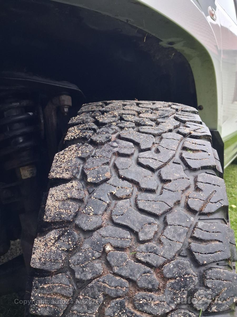 Grey Volkswagen Amarok 2015 in Tallinn, with an engine capacity of 2.00 L and mileage of 268 thousand km for 14900 €, photo 12 on AUTOMOTO.COM.LV