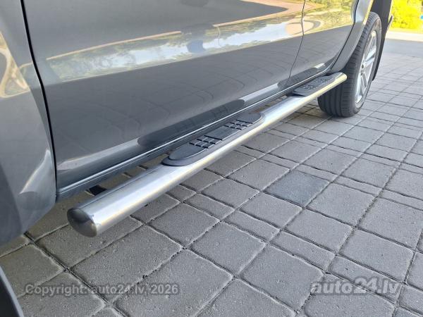 Grey Volkswagen Amarok 2016 in Tallinn, with an engine capacity of 2.00 L and mileage of 176 thousand km for 16000 €, photo 4 on AUTOMOTO.COM.LV