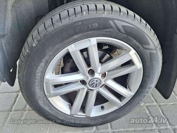 Grey Volkswagen Amarok 2016 in Tallinn, with an engine capacity of 2.00 L and mileage of 176 thousand km for 16000 €, photo 6 on AUTOMOTO.COM.LV