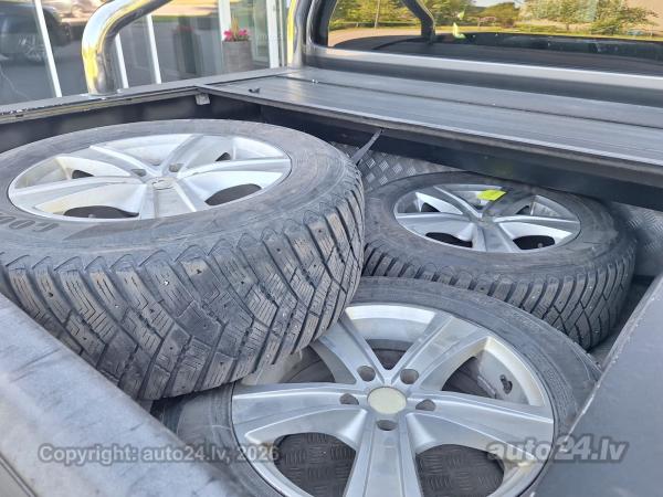 Grey Volkswagen Amarok 2016 in Tallinn, with an engine capacity of 2.00 L and mileage of 176 thousand km for 16000 €, photo 7 on AUTOMOTO.COM.LV