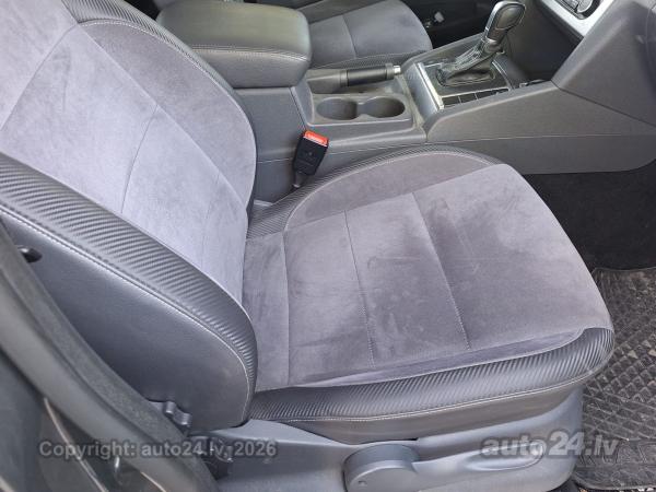 Grey Volkswagen Amarok 2016 in Tallinn, with an engine capacity of 2.00 L and mileage of 176 thousand km for 16000 €, photo 9 on AUTOMOTO.COM.LV