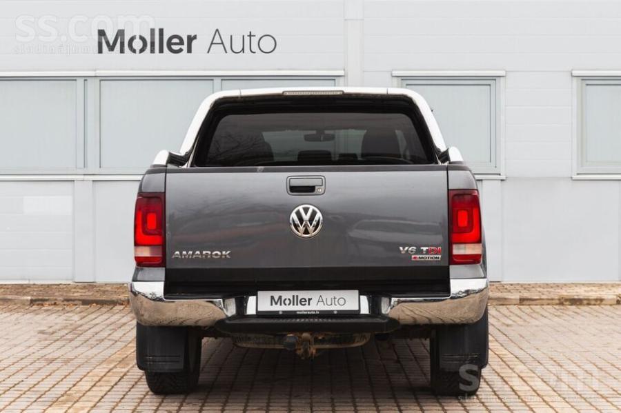 Grey Volkswagen Amarok 2017 in Ventspils, with an engine capacity of 3.00 L and mileage of 270 thousand km for 19650 €, photo 4 on AUTOMOTO.COM.LV
