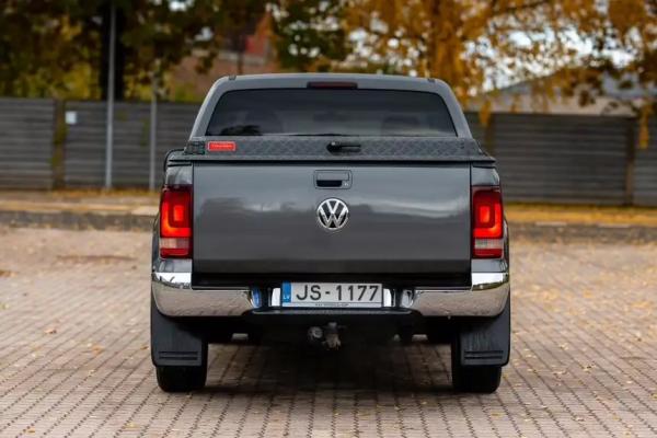 Grey Volkswagen Amarok 2017 in Jelgava, with an engine capacity of 3.00 L and mileage of 262 thousand km for 27000 €, photo 6 on AUTOMOTO.COM.LV