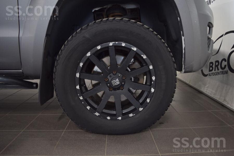 Pelēks Volkswagen Amarok 2017 Rīga, ar dzinēja tilpumu 3.00 L un nobraukumu 260 tūkst. km par 12600 €, foto 4 vietnē AUTOMOTO.COM.LV