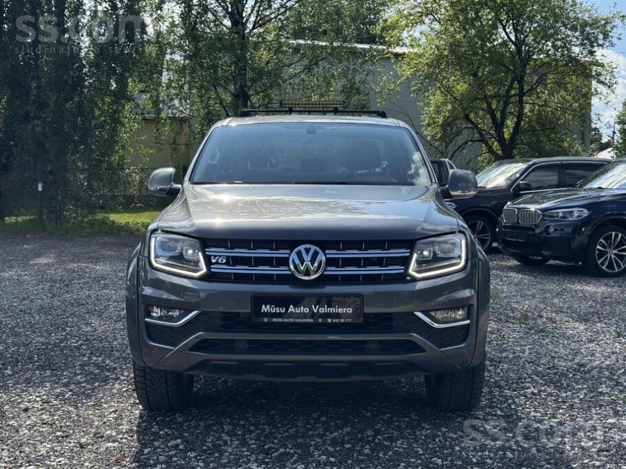 Grey Volkswagen Amarok 2017 in Valmiera, with an engine capacity of 3.00 L and mileage of 192 thousand km for 24900 €, photo 3 on AUTOMOTO.COM.LV