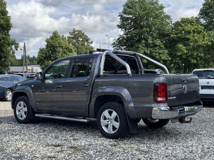 Grey Volkswagen Amarok 2017 in Valmiera, with an engine capacity of 3.00 L and mileage of 192 thousand km for 24900 €, photo 5 on AUTOMOTO.COM.LV