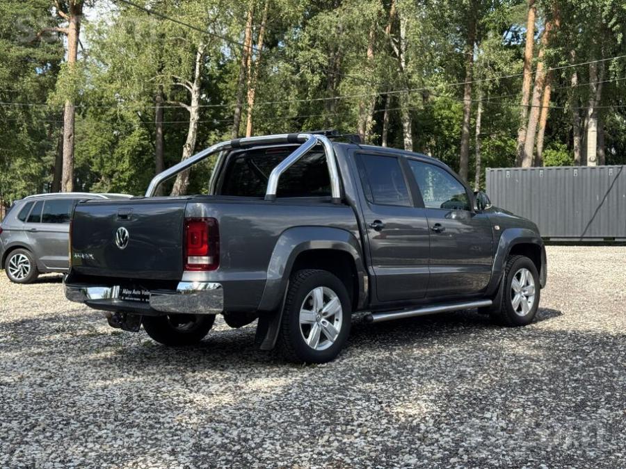 Grey Volkswagen Amarok 2017 in Valmiera, with an engine capacity of 3.00 L and mileage of 192 thousand km for 24900 €, photo 7 on AUTOMOTO.COM.LV