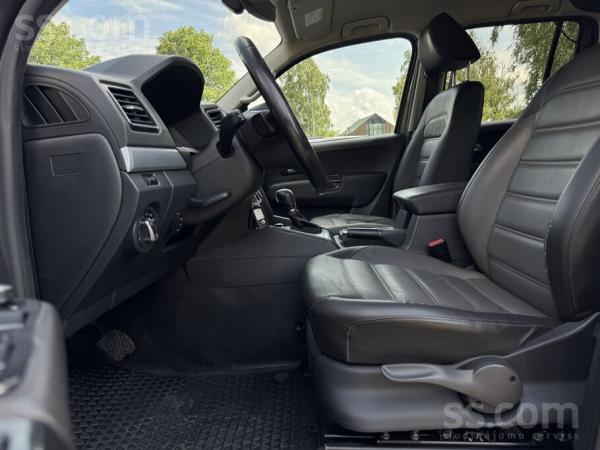 Grey Volkswagen Amarok 2017 in Valmiera, with an engine capacity of 3.00 L and mileage of 192 thousand km for 24900 €, photo 7 on AUTOMOTO.COM.LV
