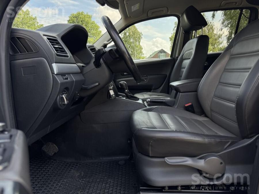 Grey Volkswagen Amarok 2017 in Valmiera, with an engine capacity of 3.00 L and mileage of 192 thousand km for 24900 €, photo 8 on AUTOMOTO.COM.LV