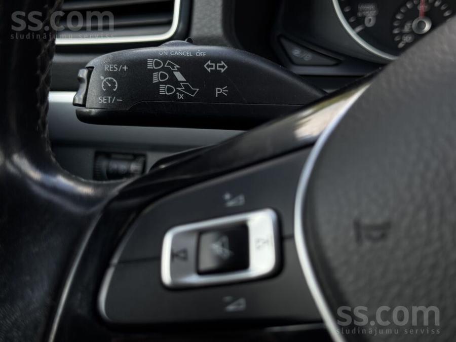 Grey Volkswagen Amarok 2017 in Valmiera, with an engine capacity of 3.00 L and mileage of 192 thousand km for 24900 €, photo 10 on AUTOMOTO.COM.LV