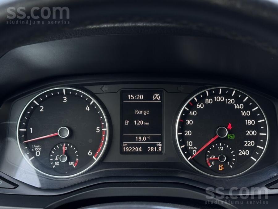 Grey Volkswagen Amarok 2017 in Valmiera, with an engine capacity of 3.00 L and mileage of 192 thousand km for 24900 €, photo 12 on AUTOMOTO.COM.LV