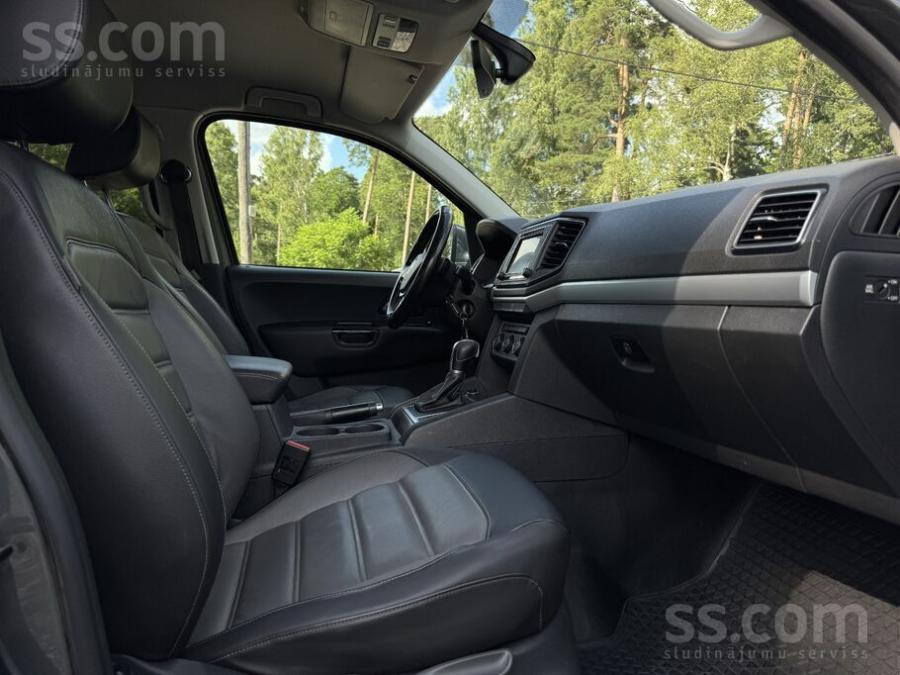 Grey Volkswagen Amarok 2017 in Valmiera, with an engine capacity of 3.00 L and mileage of 192 thousand km for 24900 €, photo 17 on AUTOMOTO.COM.LV